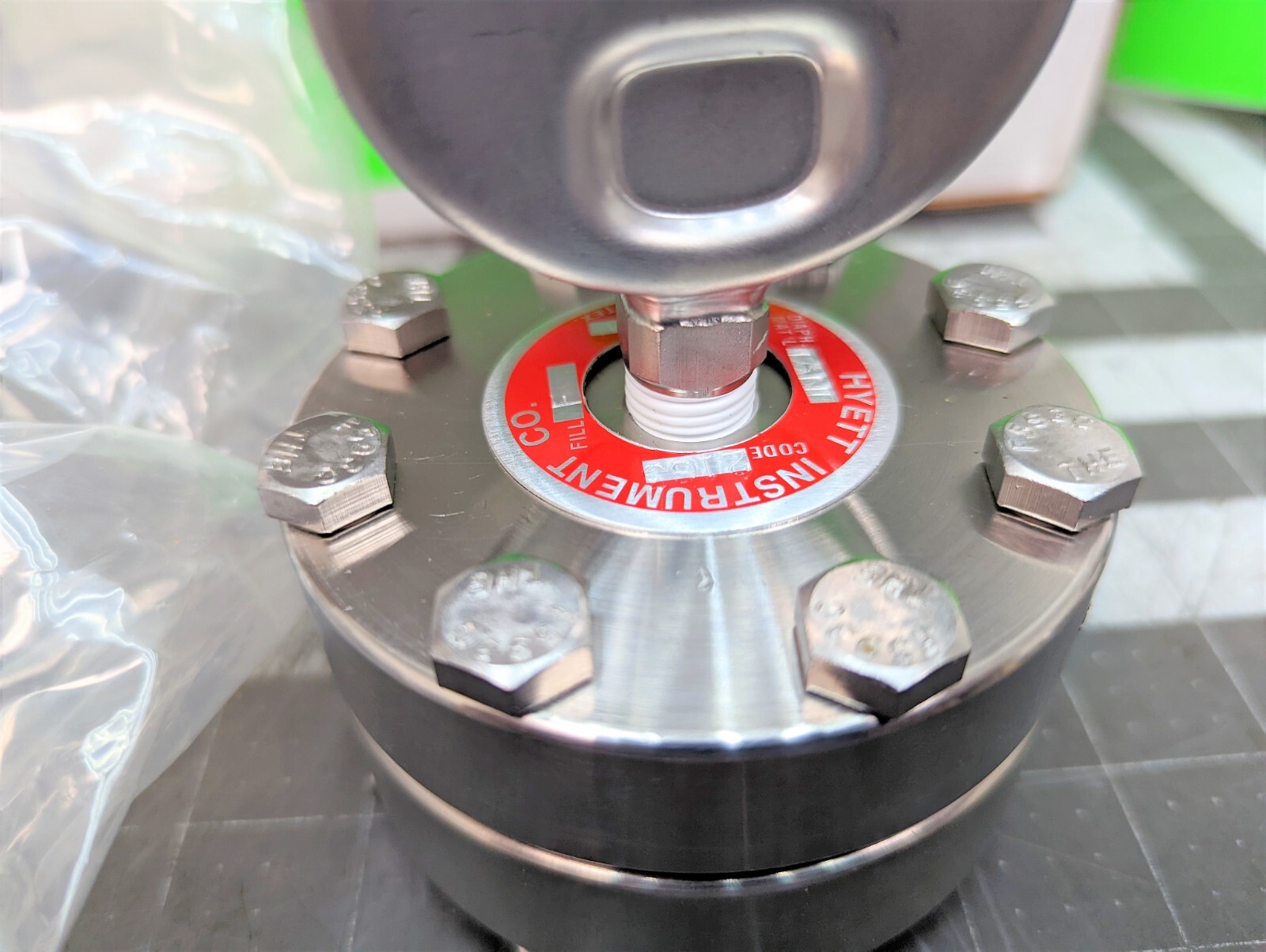 AMETEK 200 PSI Gage With 2500 PSI 42MW SS Hyett Diaphragm Seal ¼” NPT ...