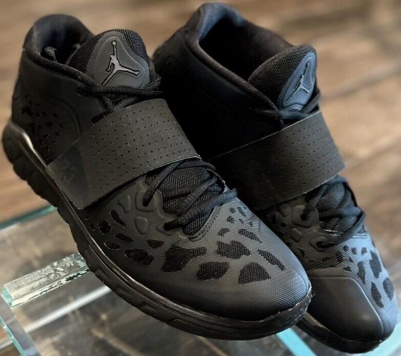 NIKE Jordan Flight Flex Trainer 2 "Blackout" - Size 10 - Gem