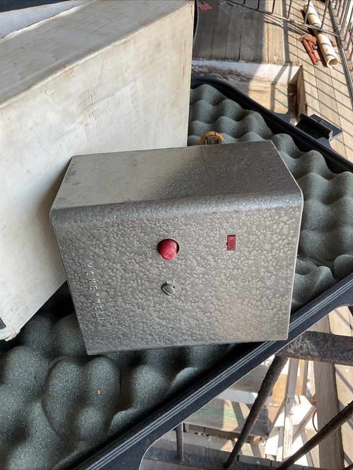 Remanfactured Honeywell Stack Relay Oil Burner Control 120v, RA117 A ...