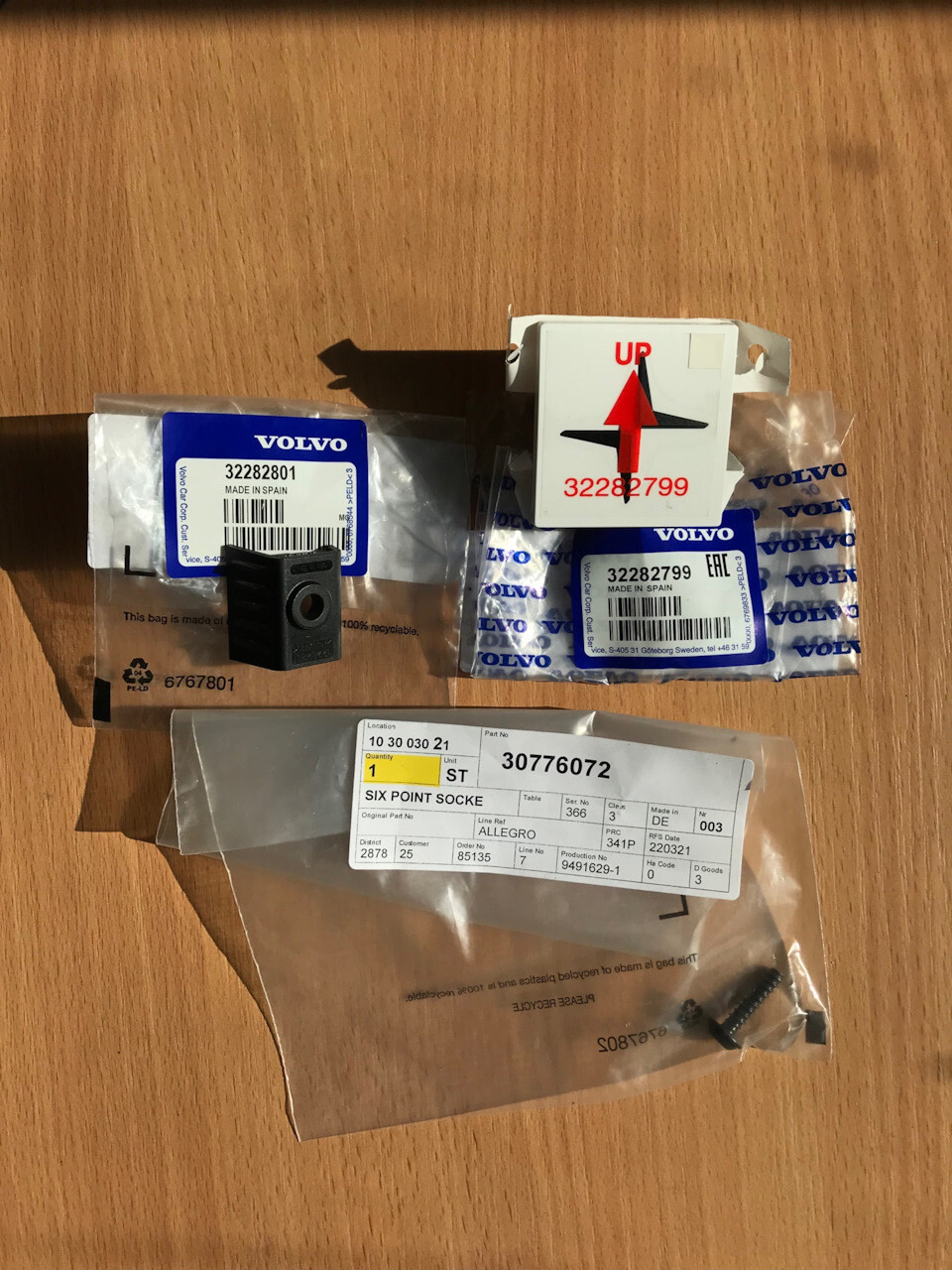 Volvo XC60 II POLESTAR OE Radiator Grill Emblem SET 32282799, 32282800 ...