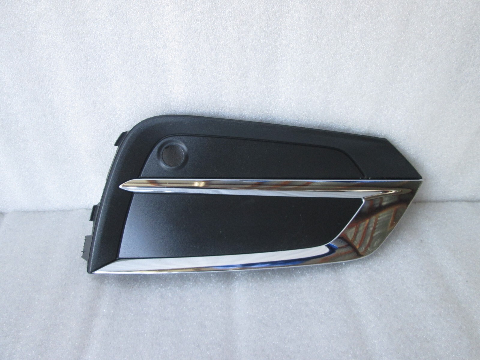 2018-2025 VOLVO XC60 FRONT RIGHT SIDE BUMPER OUTER LOWER TRIM COVER ...