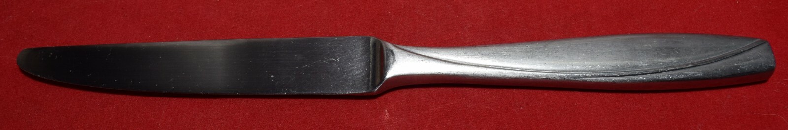 Oneida 18/10 stainless-Camlynn Cleo pattern-frosted handle dinner knife ...