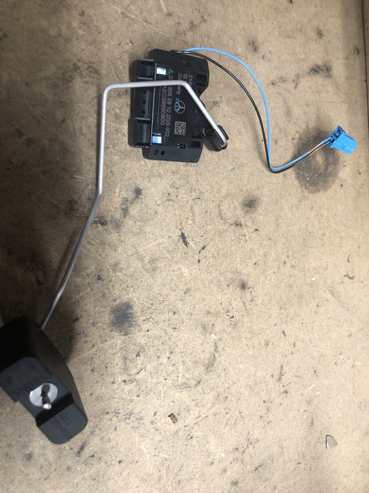 Mercedes Benz W205 Fuel Tank Level Sensor A2059052910 C300 C43 C63 | eBay