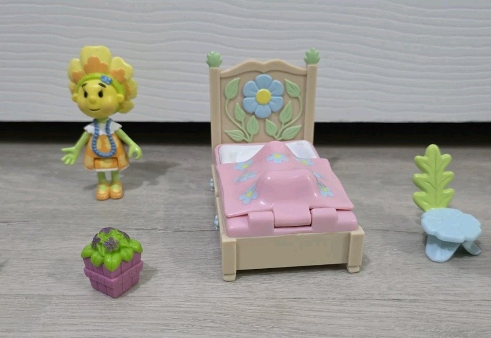 FIFI AND THE FLOWERTOTS FIGURE BUNDLE bed BUMBLE bee SLUGSY table ...