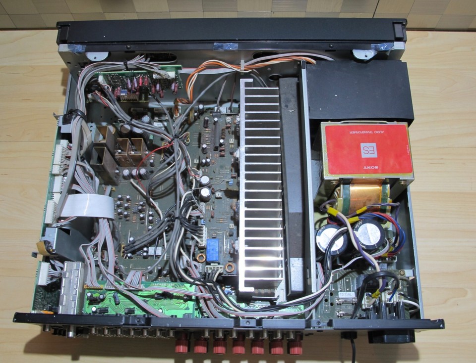 Sony STR-DA50ES Sourround-Receiver in Schwarz! DEFEKT! Es geht nicht an ...