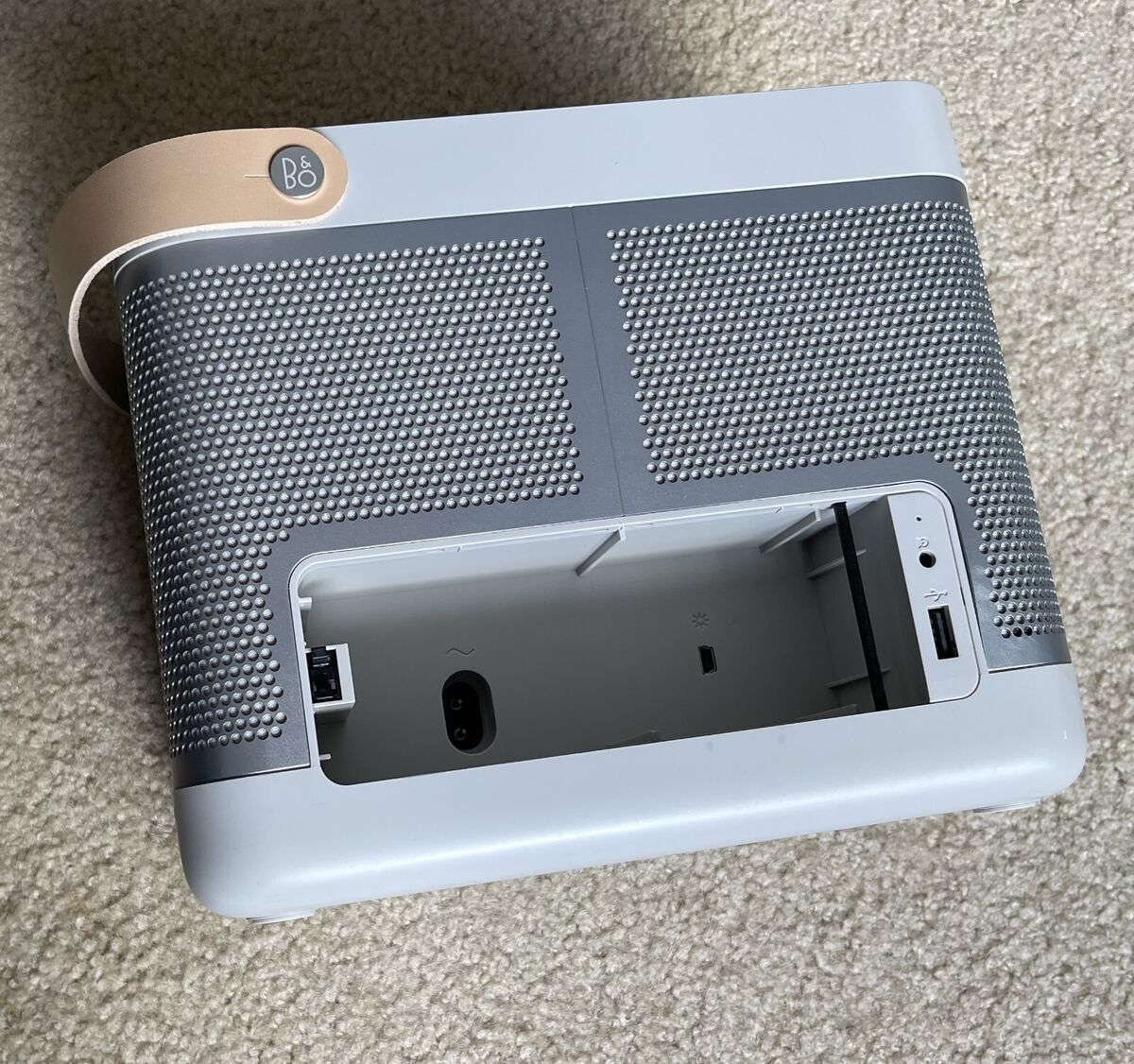 B&O Bang & Olufsen Beolit 15 Play Portable Bluetooth Speaker B&O Bang & Olufsen Beolit 15 Play Portable Bluetooth Speaker
