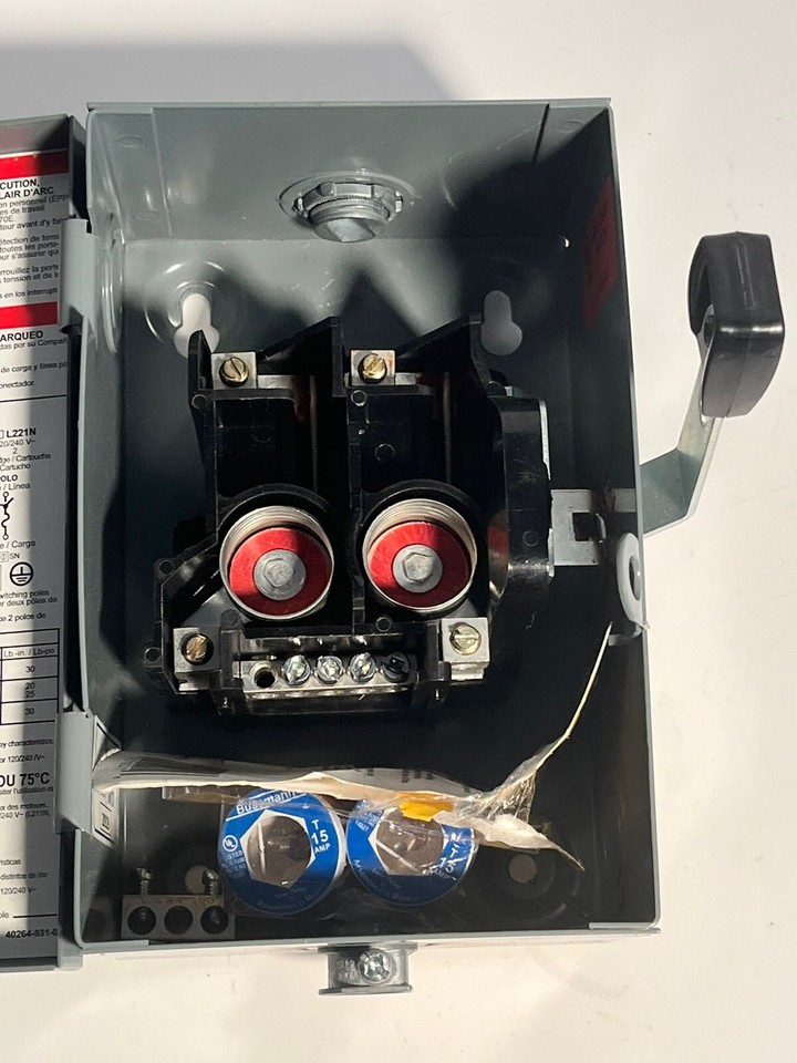 Square D 30 Amp Light Duty Disconnect Switch 120/240V 3-Wires Series ...