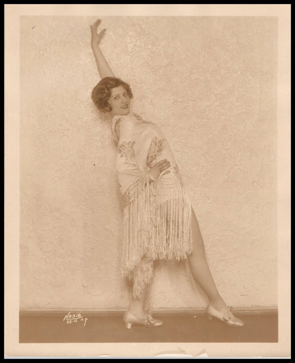 1920s Burlesque Dancer
