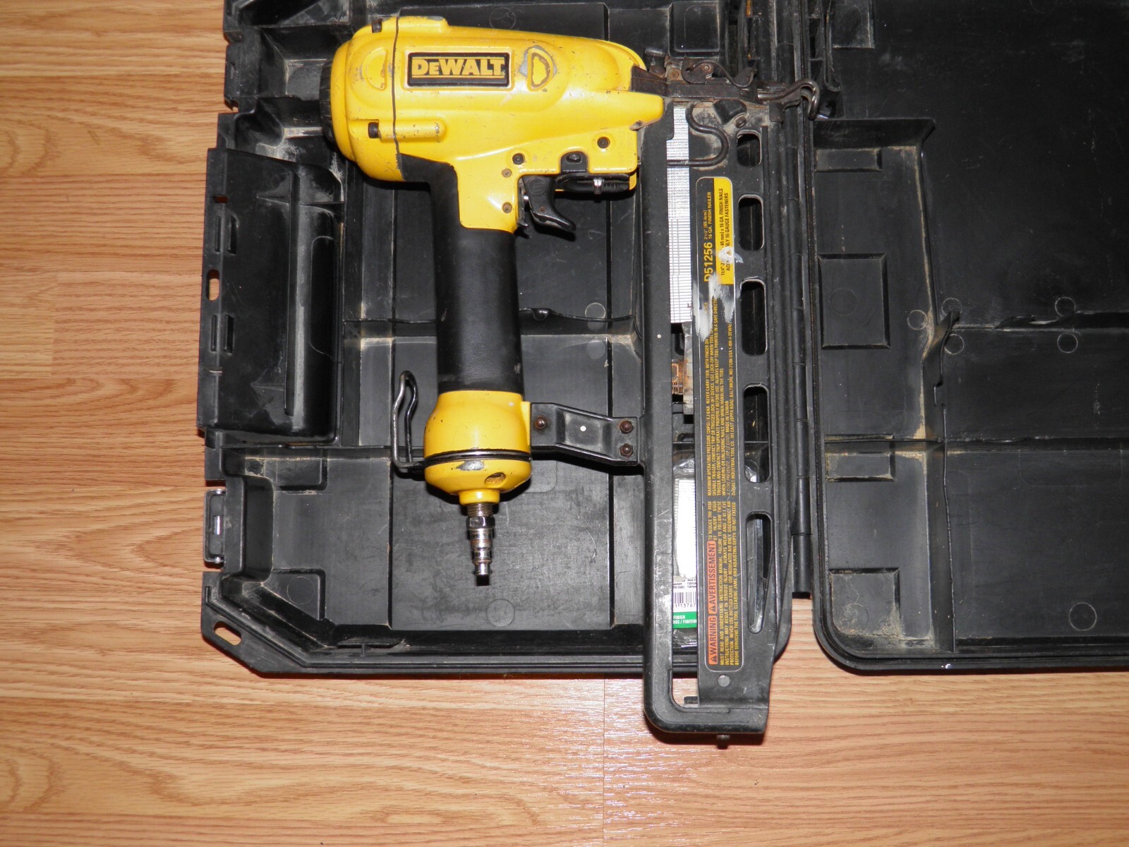 DeWalt D51256 2-1/2" 16Ga. Finish Nailer Nail Gun With Case | eBay