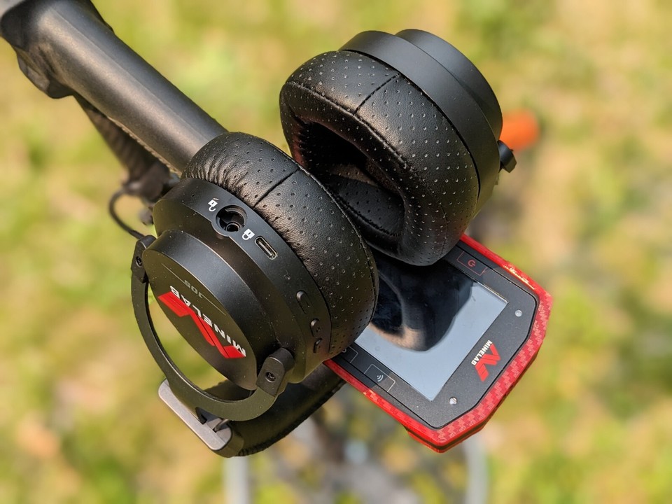 Minelab Manticore ML-105 Rubber Turn-Lock Headphone Jack & USB-C Debris ...