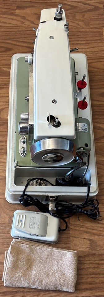 Vintage Dressmaker Deluxe Model 205 Zig Zag Sewing Machine Avocado ...