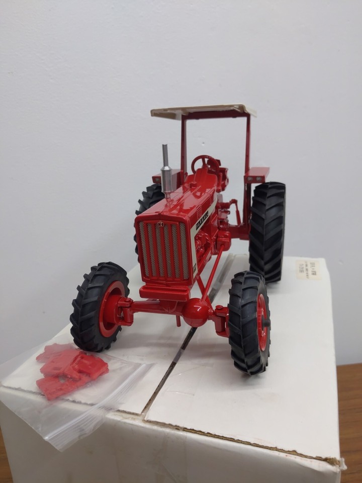 1/16 Scale Model Farm Toy Farmall 806 Tractor FWA Red Power 2006 Ohio ...