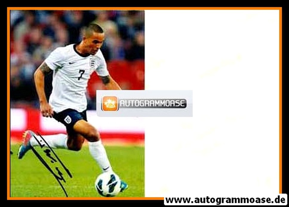 Autografo Calcio England 2010er Foto Theo Walcott (Spielszene Colore ...