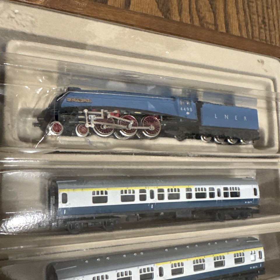 Model Power N-Scale Sir Nigel Gresley 4-6-2 Steam Locomotive #60007 & 5 ...