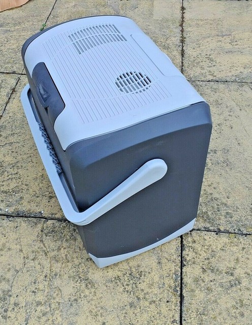 Halfords 40l Mains 12v Outdoor Home Travel Camping Storage Electric ...