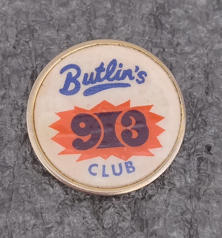 BUTLINS HOLIDAYS ORIGINAL BADGEs - JOB LOT 4 BADGES - 3XBEAVER / 1X913 ...