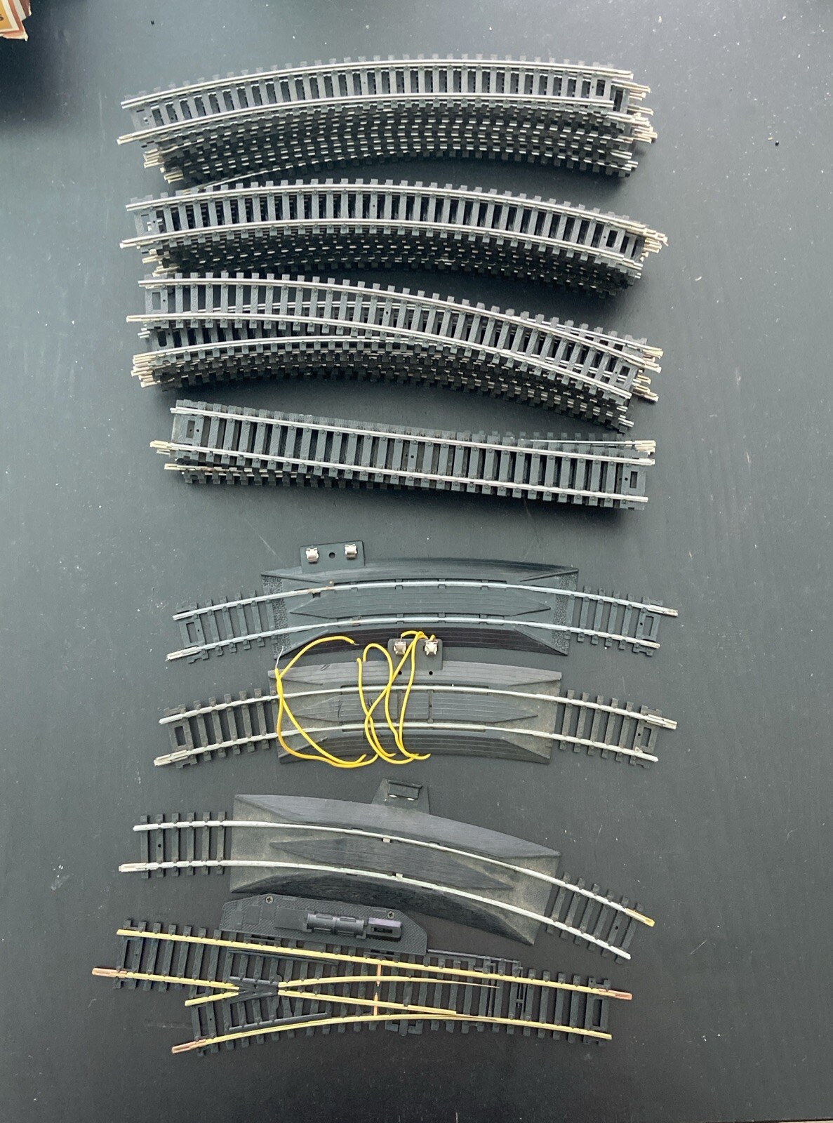 HO Scale Train Tracks Lot Of 30 Curved, 7 Straight, Switcher, 3 ...