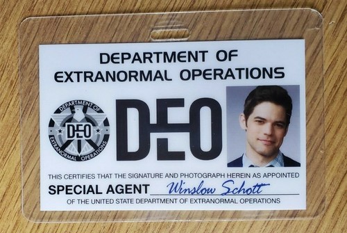 Supergirl'Id Badge -deo Spéciale Agent Winslow Schott Costume Prop ...