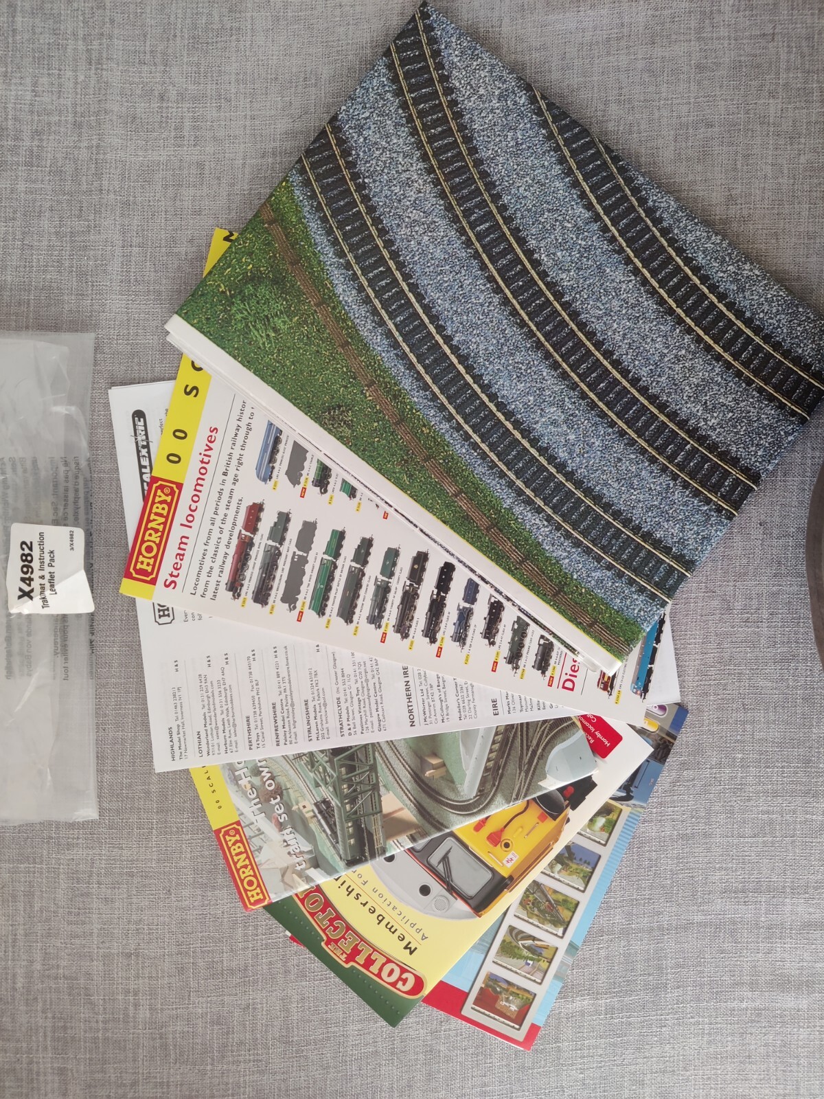 Hornby The Royal Train OO Gauge Complete Electric Train Set (R1057) for ...