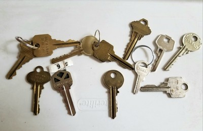 Lot of 12 Various Old Keys HILLMAN MEDECO. Will Receive Keys in Pics ...