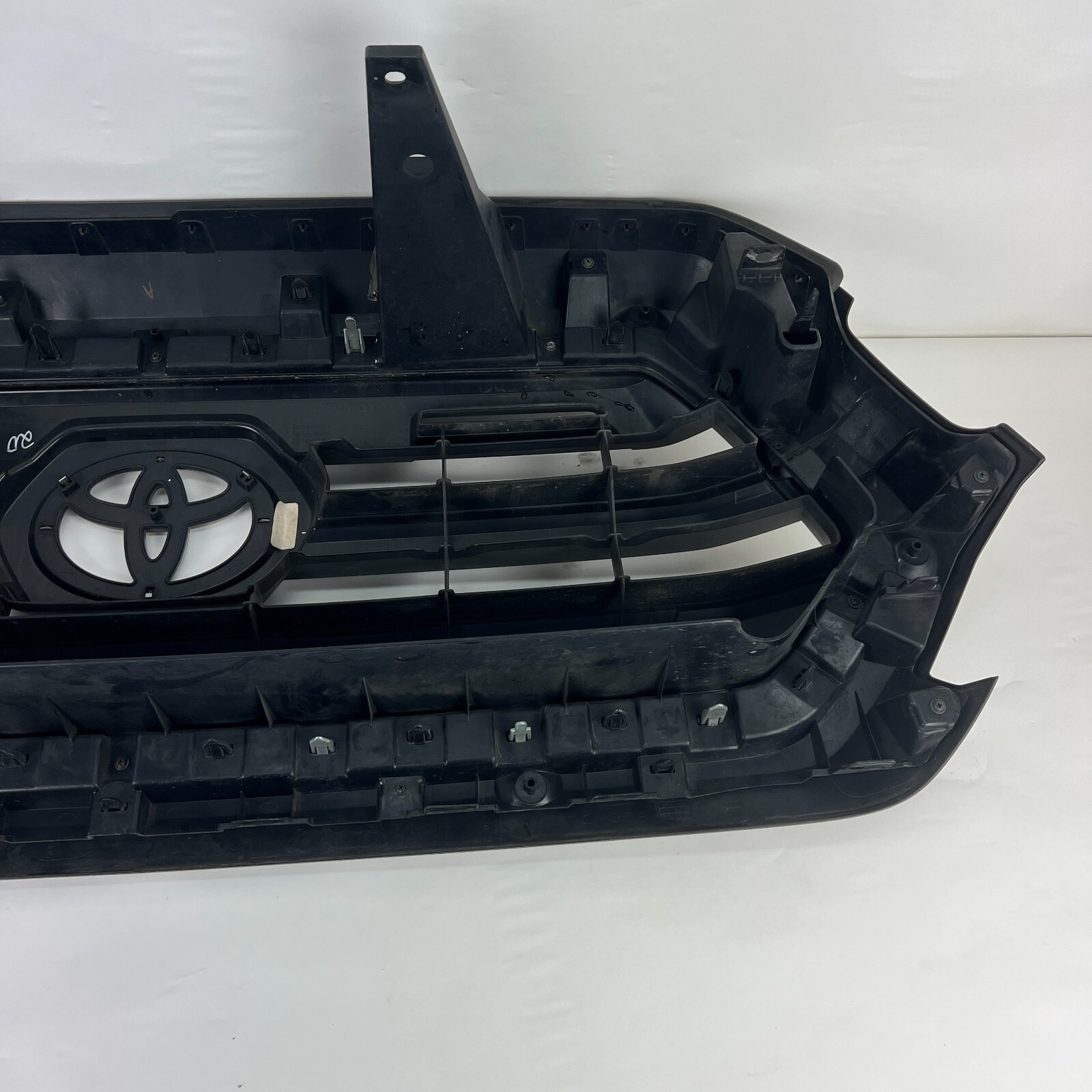 *READ* OEM 2016 - 2019 Toyota Tacoma SR5 Front Grille Assembly Gray ...