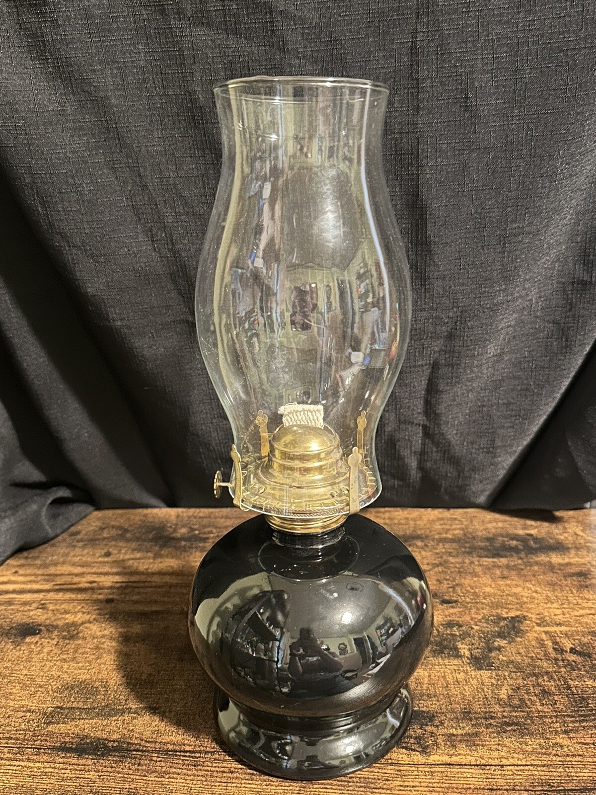 Vintage LAMPLIGHT FARMS GLASS TABLE OIL LAMP LIGHT & CHIMNEY BLACK ...