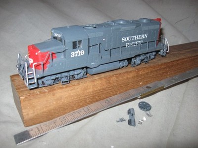 A3057 HO RARE LIFE LIKE SOUTHERN PACIFIC RR 3719 EMD GP7 DIESEL LOCO ...
