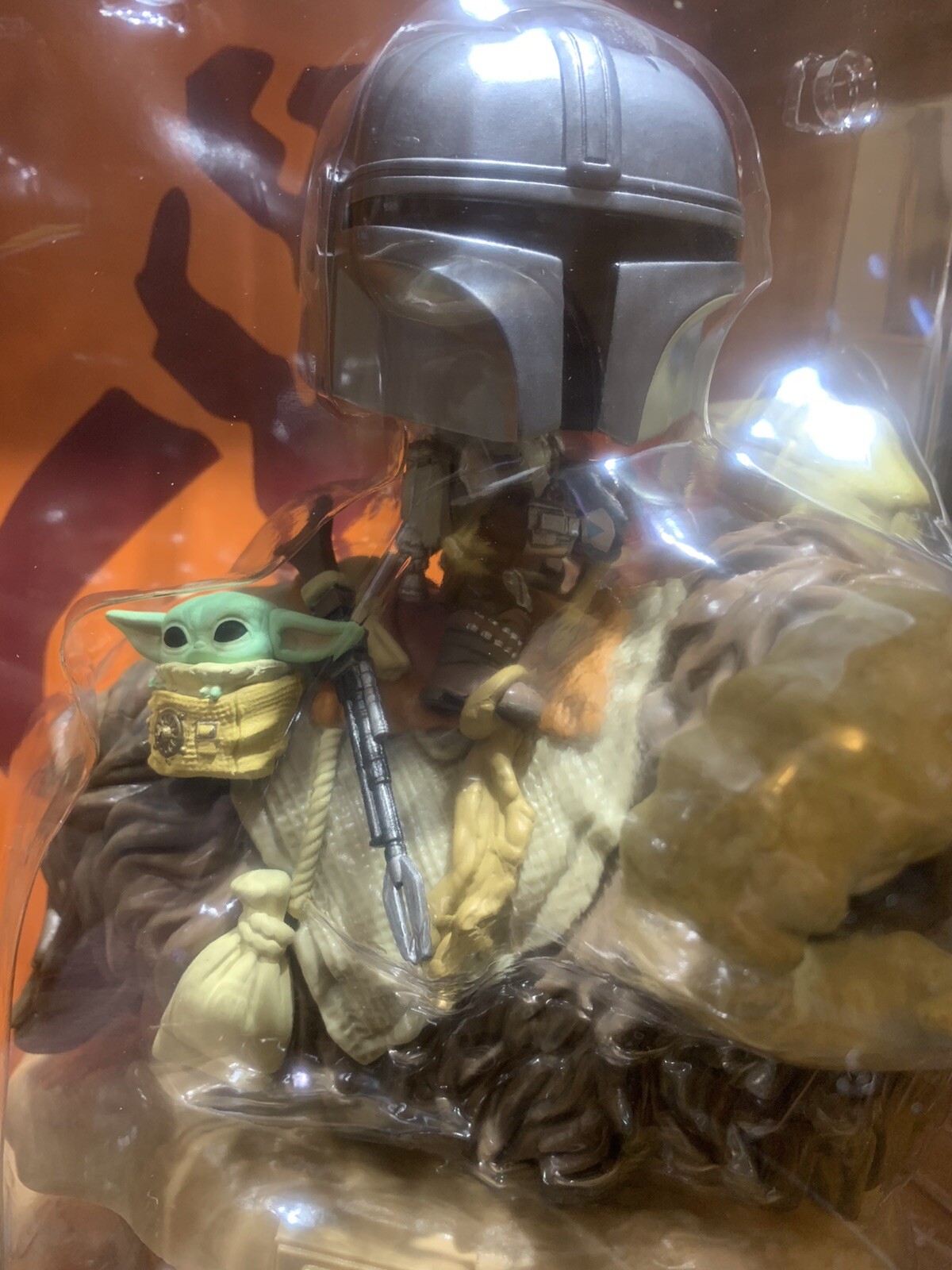 Funko Pop! TV The Mandalorian - The Mandalorian with the Child on ...