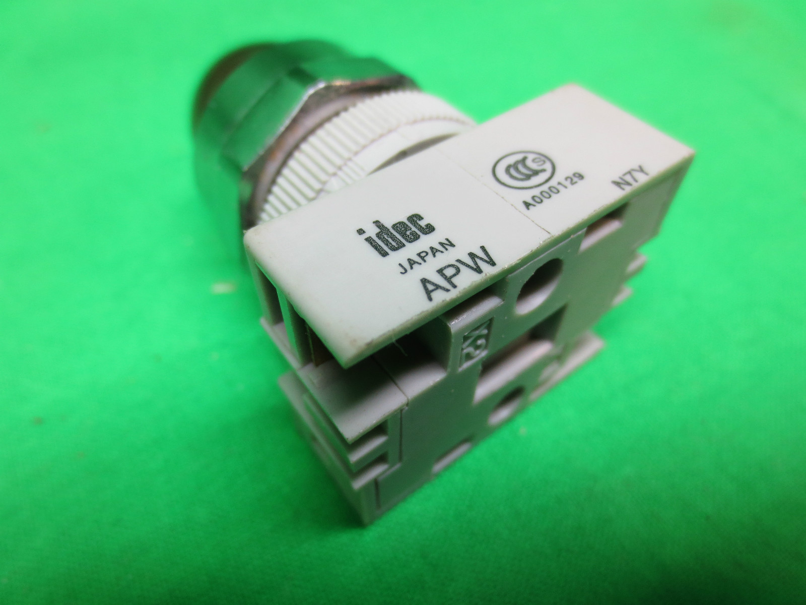 IDEC APW-199 PILOT LIGHT - RED - 24V LED | eBay