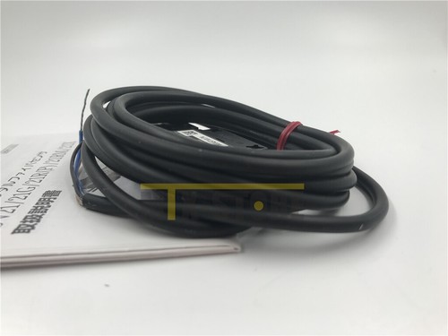 1PCS New in box ORIGINAL KEYENCE Photoelectric Sensor Amplifier FS-V21 ...