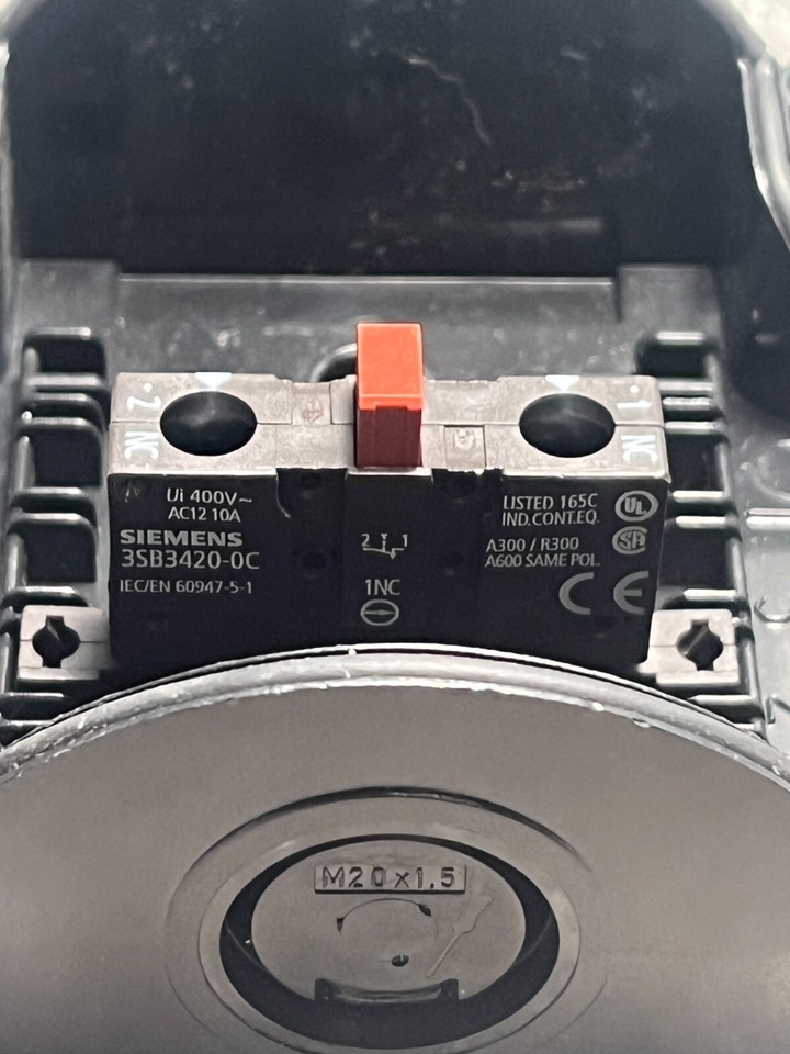 Siemens 3SB3420-0C New Pushbutton Switch Auxiliary Contact | eBay