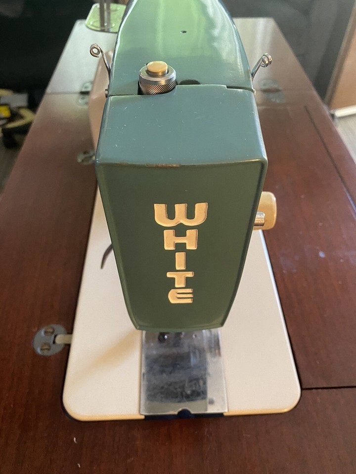 Vintage White Sewing Machine Model 173 in cabinet fair cosmetic ...