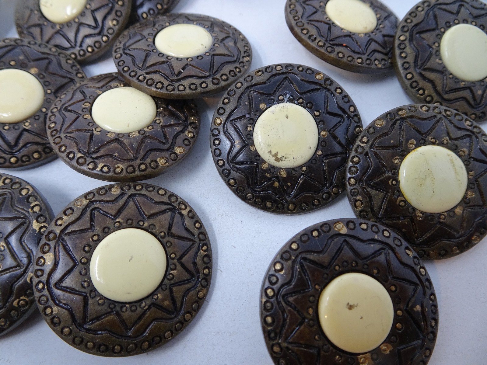 Vtg Brown and White Southwestern Sun Round Shank Buttons Lot of 100 ...