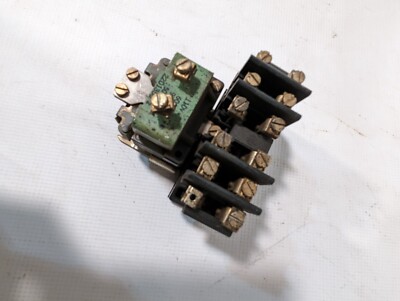 GE General Electric CR2810A 14DE Machine Tool Relay, 110v Coil, 10A ...