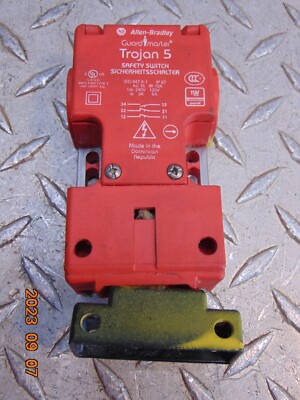 ALLEN BRADLEY 440K-T11202 B GUARDMASTER SAFETY SWITCH with KEY | eBay