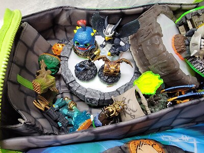 Skylanders Carrying Bag Case 19 Figures 2 Lighted Activision 2 Portals ...
