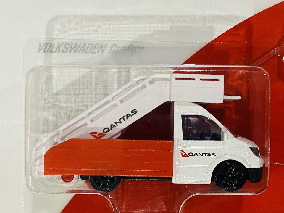 Majorette Qantas Boeing 787-9 & Volkswagen Crafter 2024 New | eBay