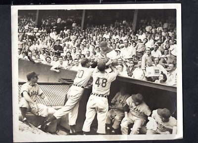 Andy Seminick held in stands by Cubs 1950 Press Photo Philadelphia ...