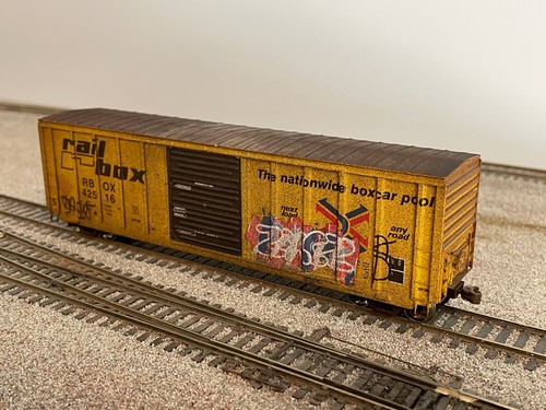 Athearn HO Scale 50' Box Car RailBox RBOX 42516 Weathered with Graffiti ...