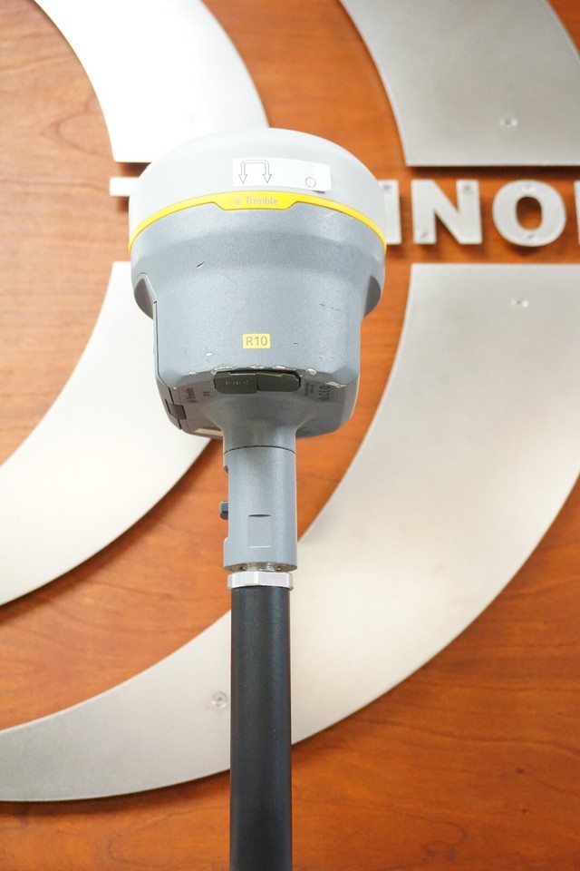 Trimble R10 KIT GPS Base Rover TSC7 w/ up to 10-mile Range 1-year ...