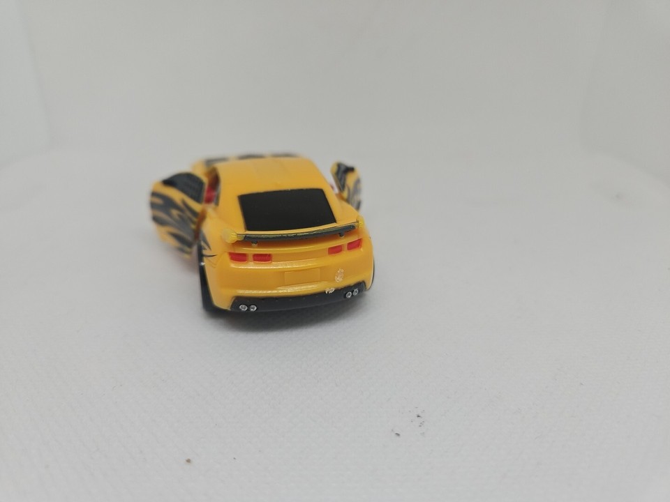 Transformers Autobot Bumblebee 2010 w/dual blasters, 3.25" Camaro car ...