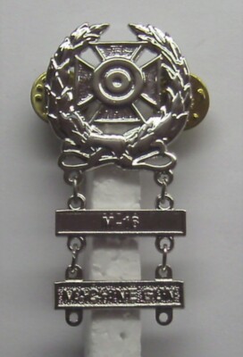 U.S. Army Qualification Expert Badge with M-16 & Machine Gun Bars Shiny ...