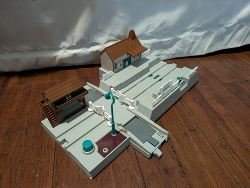 TOMY Thomas & Friends Trackmaster ELSBRIDGE STATION CROSSING | eBay