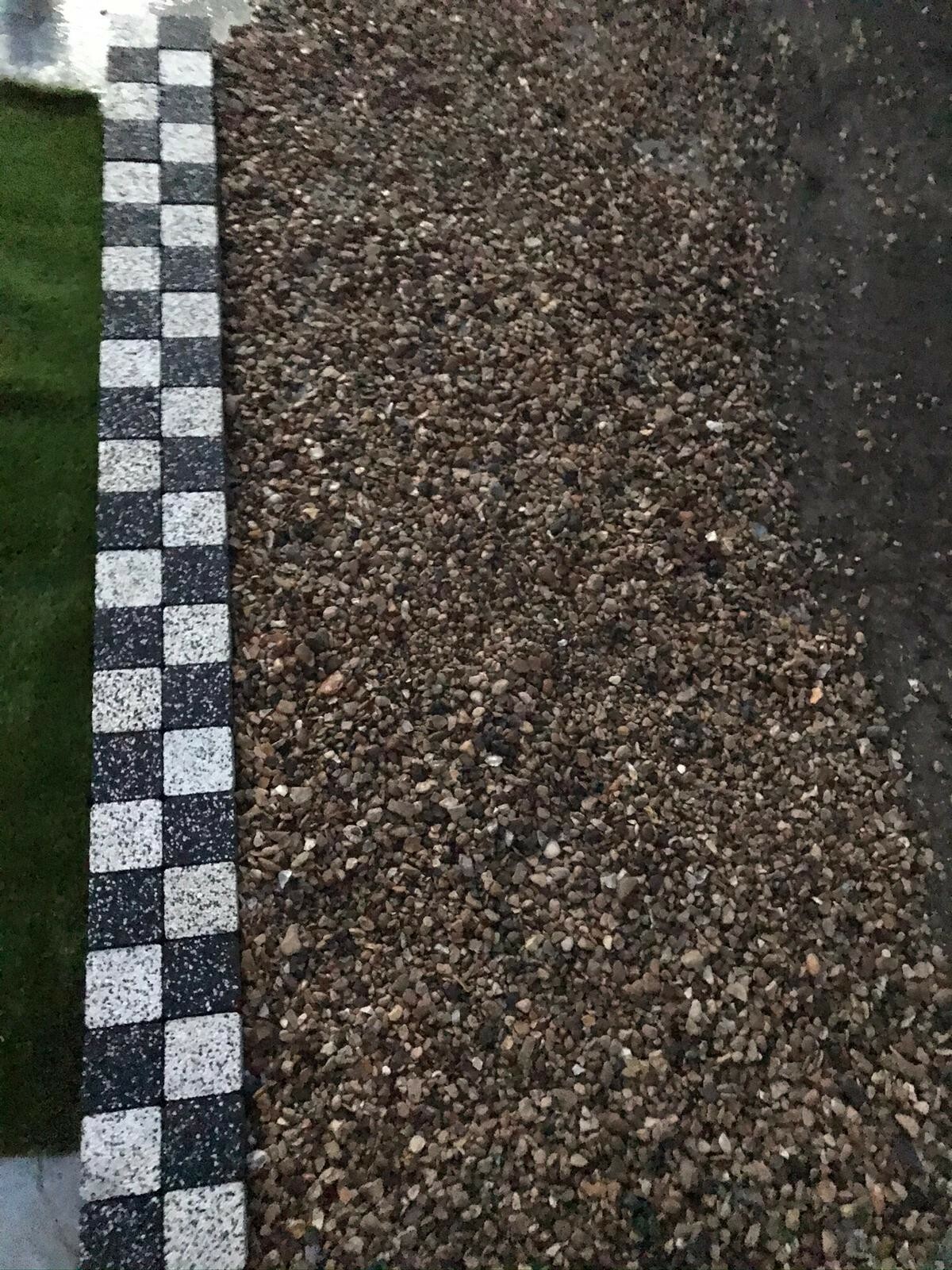 checkered boarder slabs path driveway patio garden lawn edge decor ...