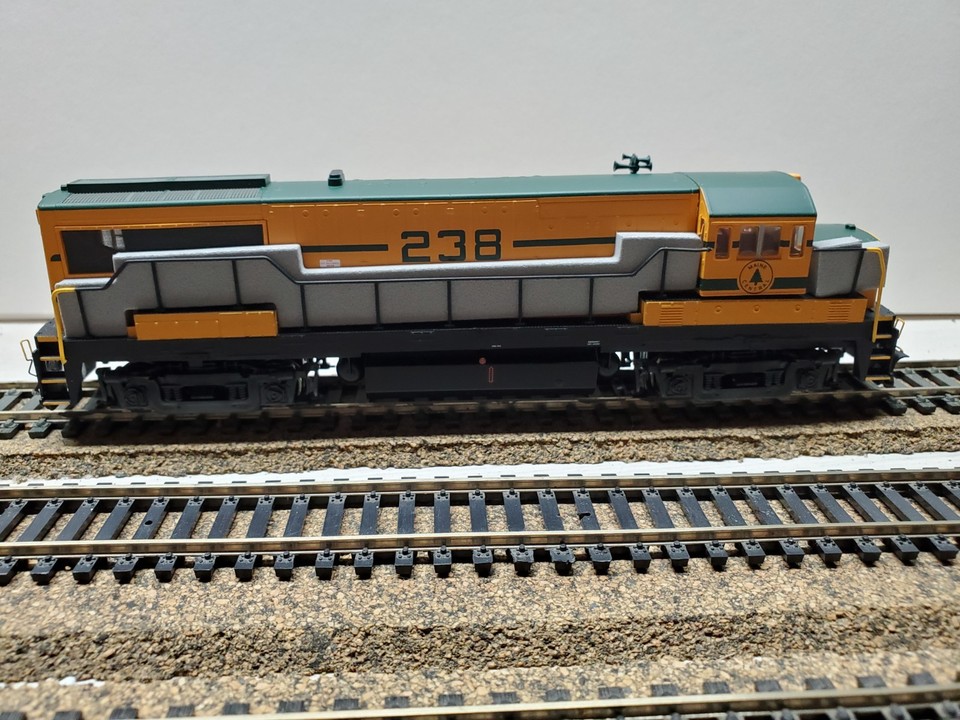Bowser Executive Line U25B HO Maine Central #238 with NCE Decoder | eBay