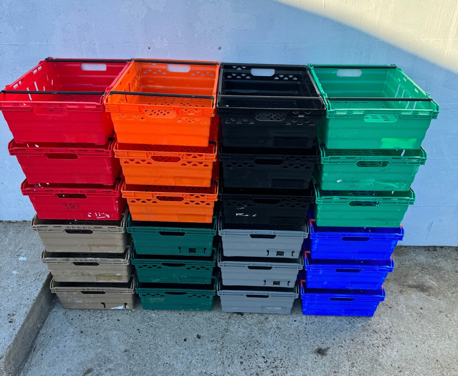 50 x Bail Arm Crates Bale Arm Plastic Boxes Stacking Trays 60 x 40 x ...