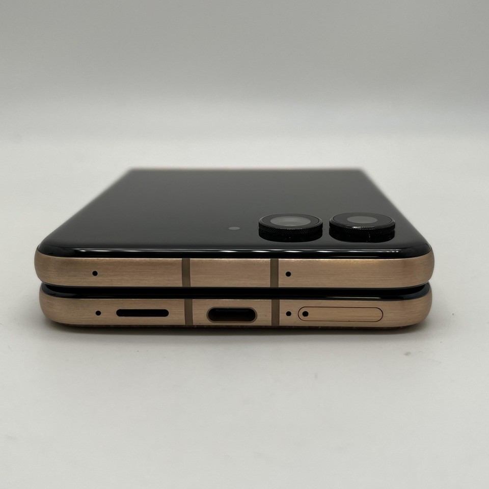 Motorola Razr Ultra (2025) Brown 512GB Unlocked - Very Good Condition ...