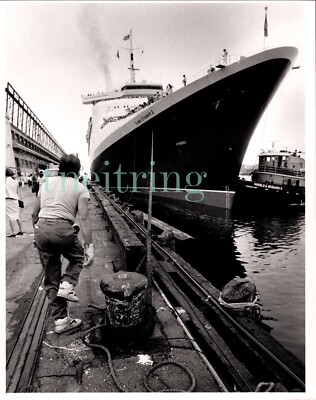 CUNARD LINE QE2 QUEEN ELIZABETH 2 BLACK FALCON PIER BOSTON 1992 VINTAGE ...