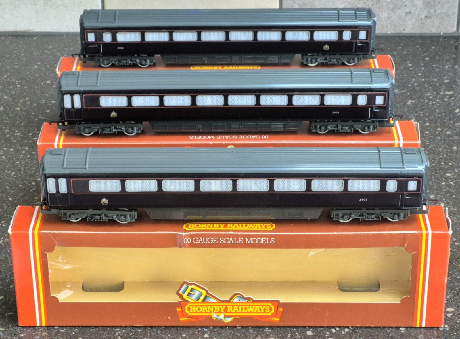 Rake Of 3 Hornby Royal Train Coaches (R451 'Queens' X2, R455 'Dukes' (1 ...