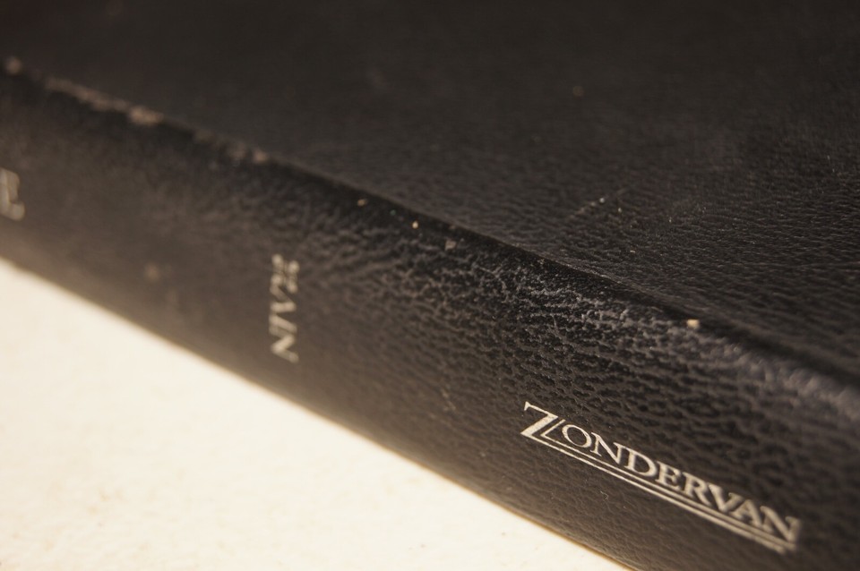 1984 NIV BIBLE Thinline Reference Large Print Center Column Zondervan ...